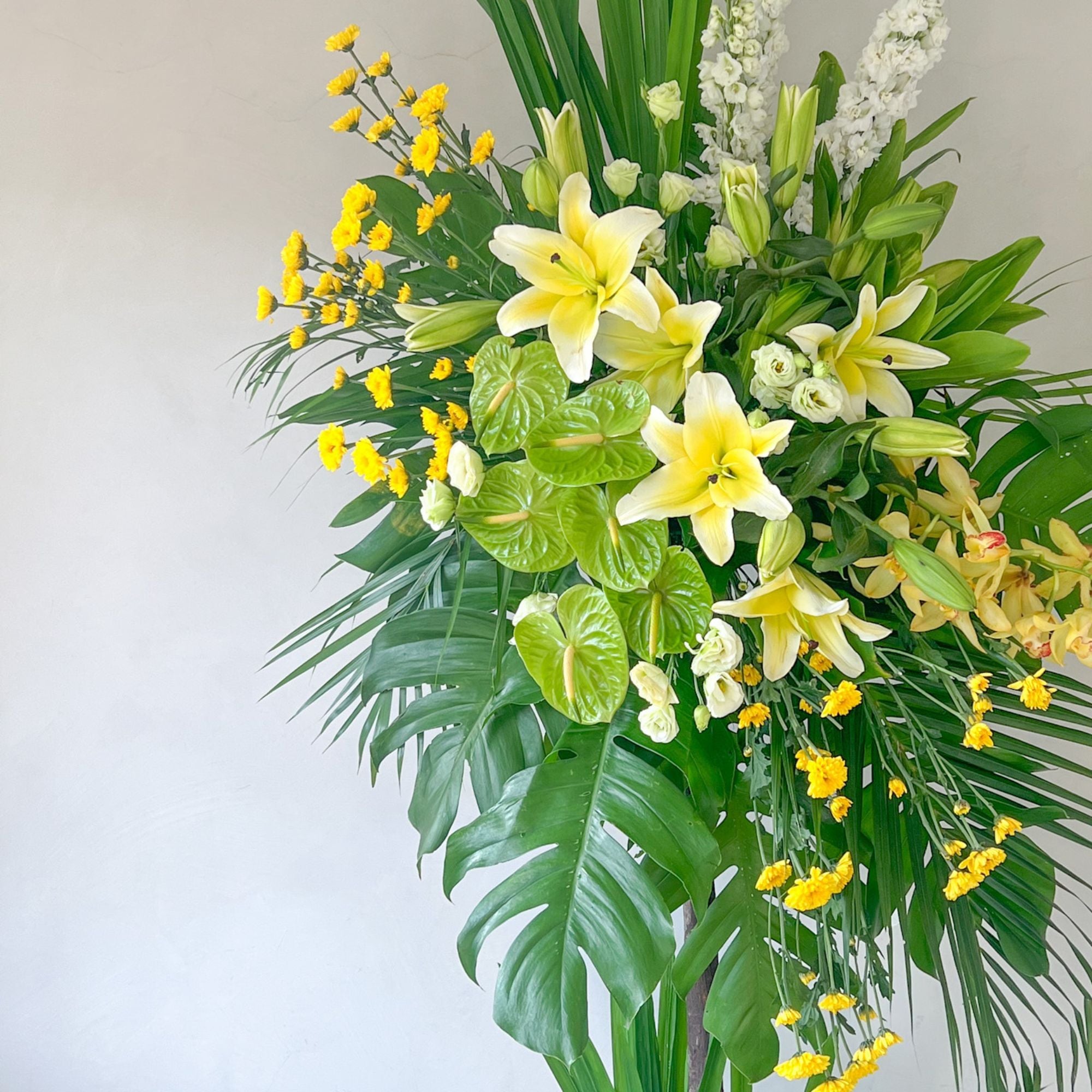 Verdant Stand | Flowerlovers